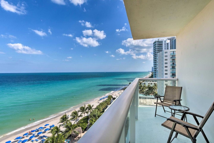 Beachfront Condo W/ Pool Access In Hollywood! - Hollywood, FL