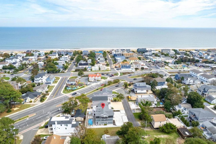 8-bedroom Dewey Beach Home Near The Beach With Seasonal Pool - Dewey Beach, DE