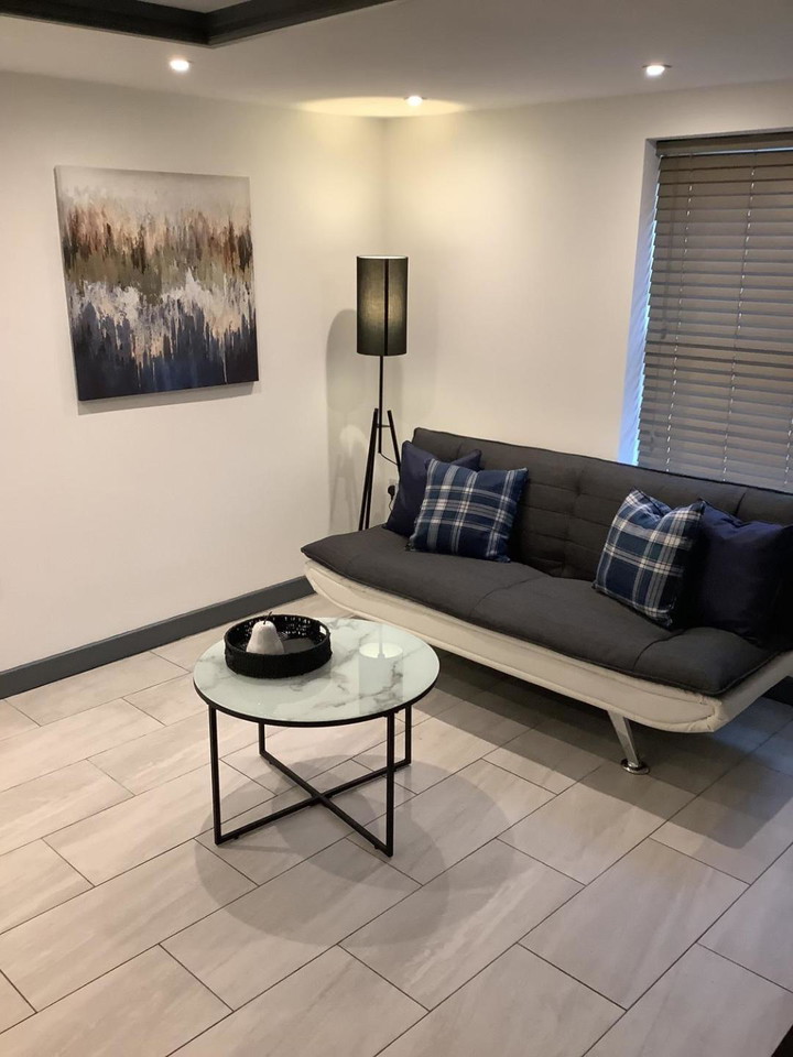 Second Floor Contemporary 2 Bedroom Apartment Bicester With Air - Conditioning - Bicester
