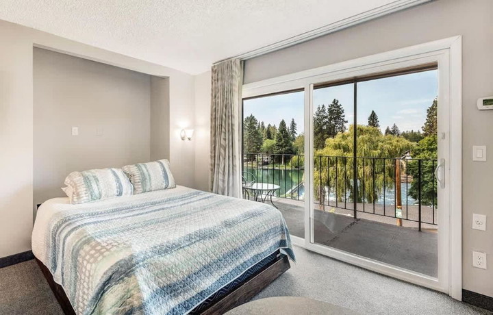Riverfront Condo-no Better Place In Bend - Bend, OR