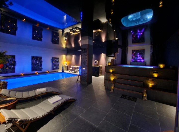 Villa With Private Pool In Hamois 350 M² - Province de Namur