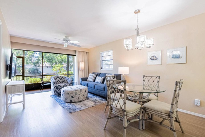 Park Shore Resort, 1st Floor, Bldg.i, End Unit - Naples, FL