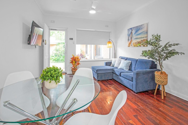 Stylish Beachside Comfort Your Brighton Retreat - Glenelg