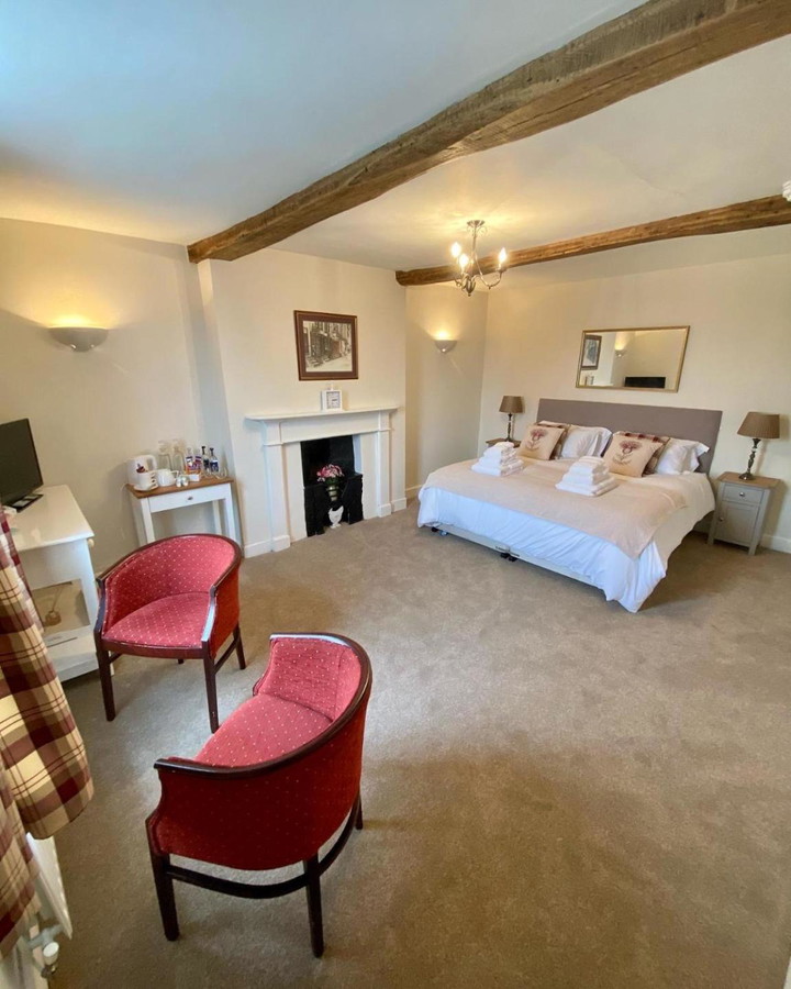 Antlers Bed And Breakfast - Staffordshire