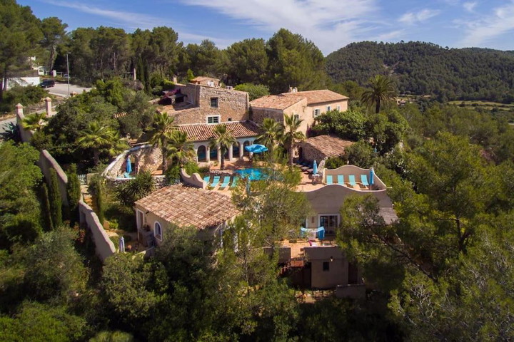 Sitges Hill Retreats-masia Nur 22 Bedrooms Divided Over 9 Houses For Max 44 Guests - Catalogne