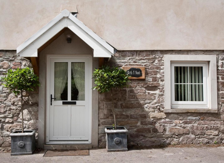 Wrth Y Nant - Angleterre