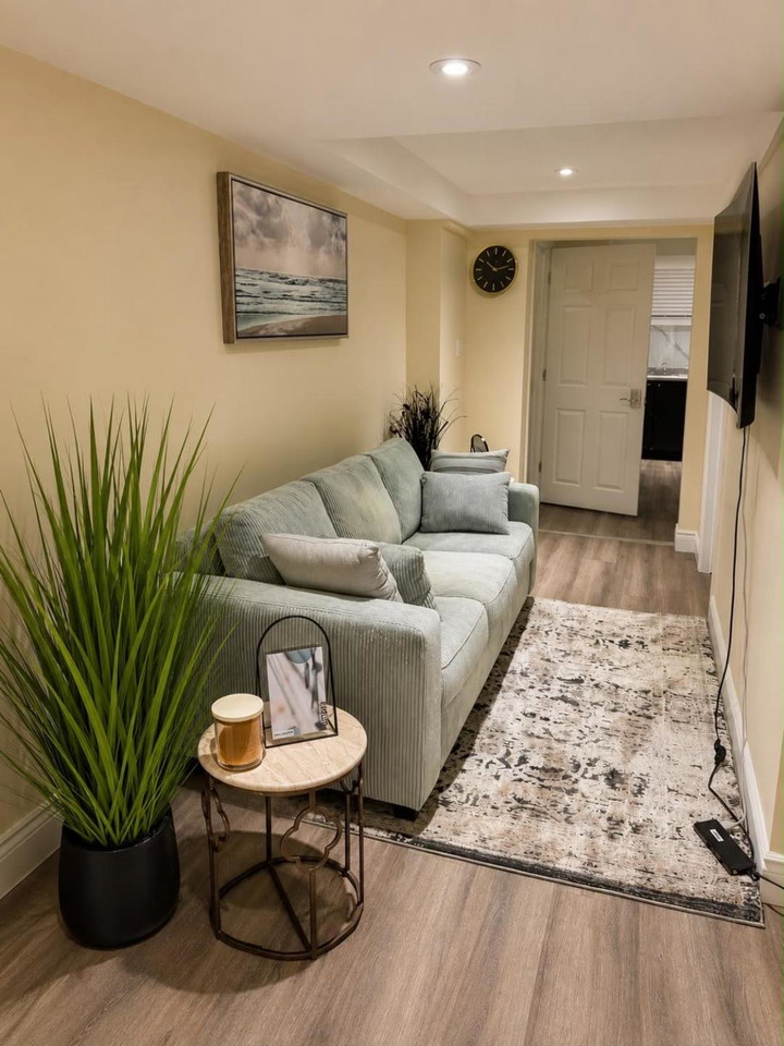 Cozy Two Bedroom Basement Apartment - Oakville