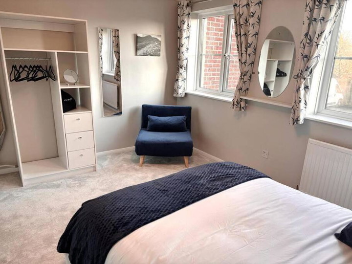 Apartment In Epsom With Free Parking - Kingston-upon-Thames