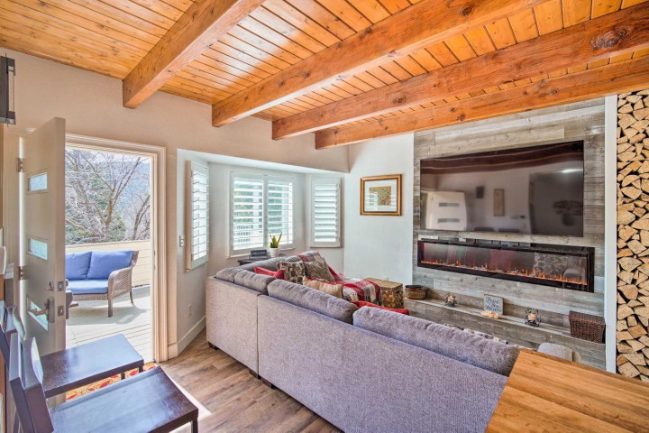 Crestline Cabin W/ Deck: 1 Mi To Lake Gregory - Crestline, CA