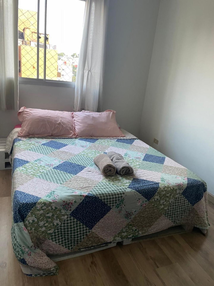 Quarto Privado Em Apto Bigorrilho - Araucária