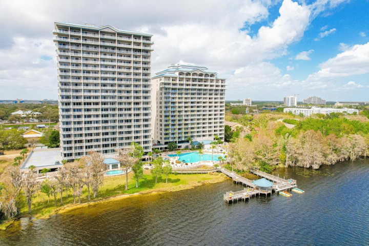 Charming Lakefront Condo With Balcony, Lake View, Ac, Internet, Pool & Hot Tub - Orlando