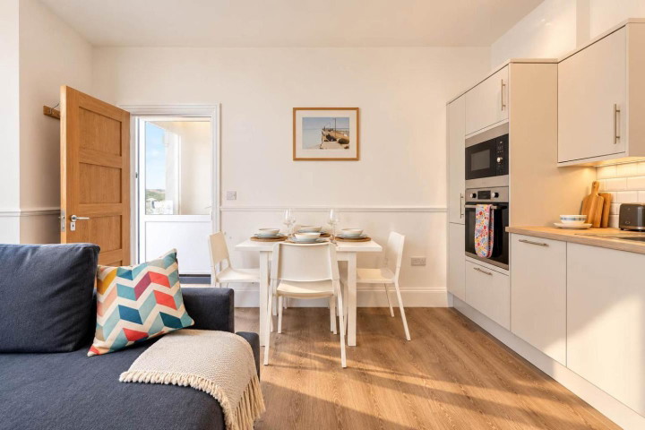 Dizzy Lows Modern 1 Bedroom Swanage Apartment With Sea View - Dorset