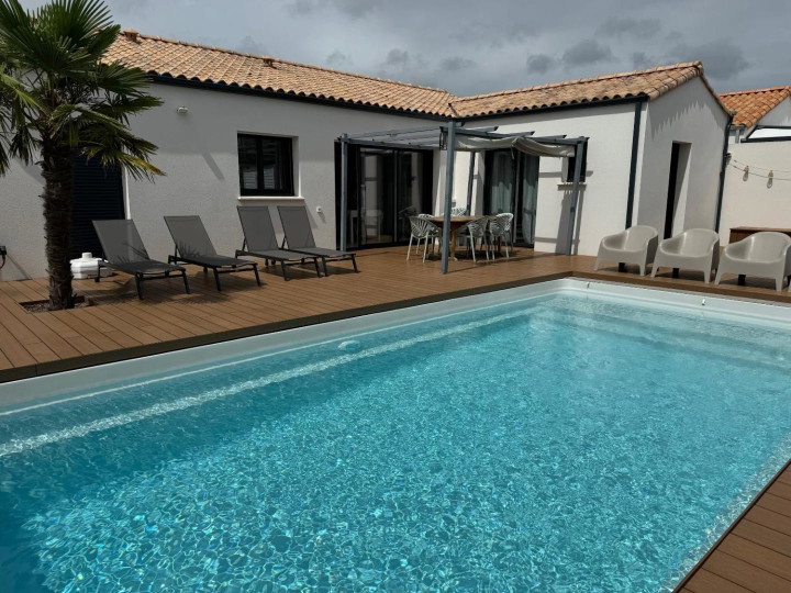 Quai Ouest - éLégante Maison Avec Piscine - Plage des Conches