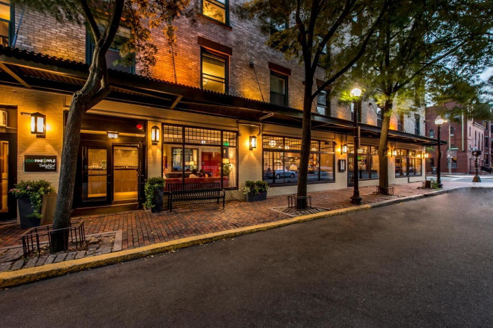 Staypineapple, A Delightful Hotel, South End - Revere, MA