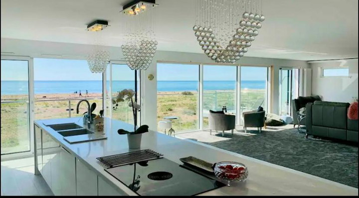 Seaside Place On Shoreham Beach With Hot Tub - 