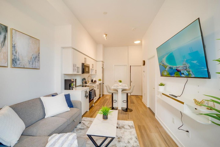Modern And Cozy In Central Kw With Gym - 키치너
