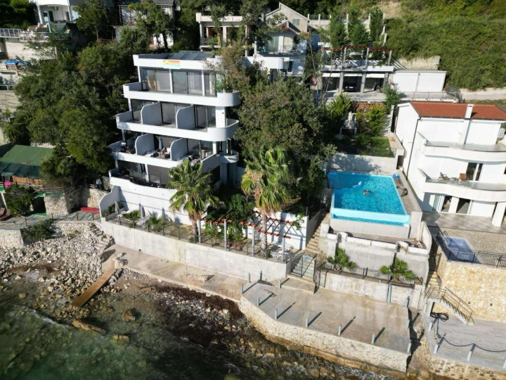 Aloha Beach Front Vacation Rental - Montenegro