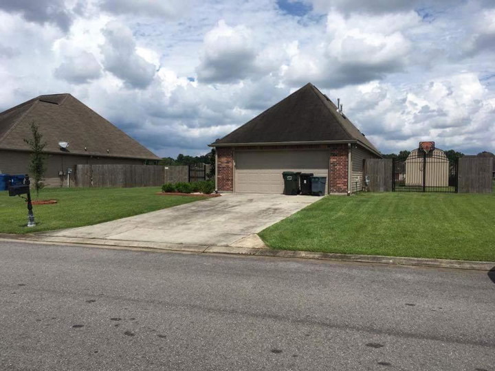 4br 2ba Family Home On A Lake - Louisiana