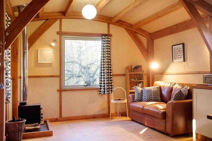 Daisy-a Romantic Logcabin Hiding Amongst The Trees - Exeter