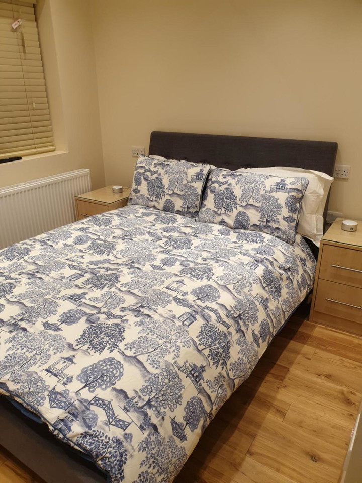 London Luxury Apartments 3 Bedroom Sleeps 8 With 3 Bathrooms 5 Mins Walk To Tube Station Free Parking - Ilford