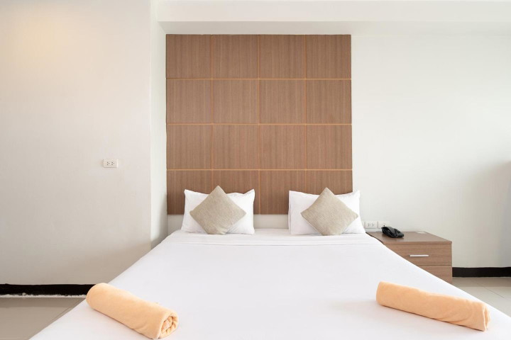 Leenova Place - Phra Khanong