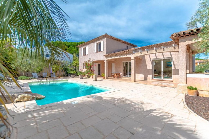 Villa For 9 People 15 Mins Walk From The Beaches And The Center Of Ste Maxime - Sainte-Maxime