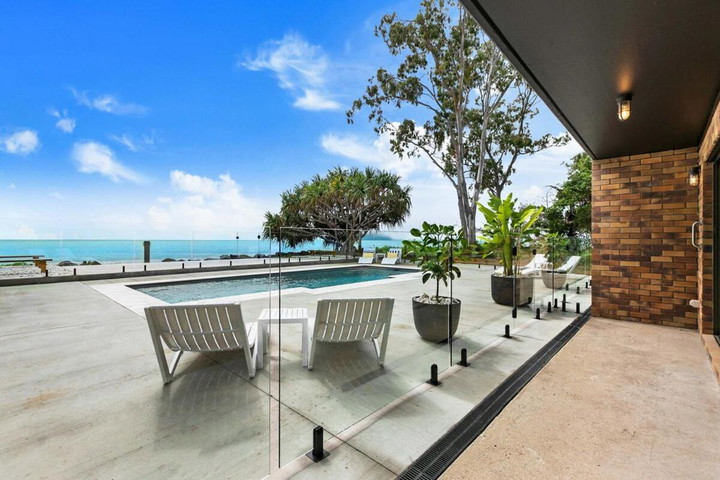Salt & Stone Villa On The Beach - Villa 2 - Burrum Heads