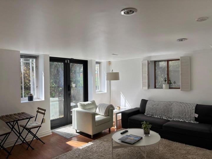 Bright Garden Suite Across From Park In Kitsilano - Vancouver Island