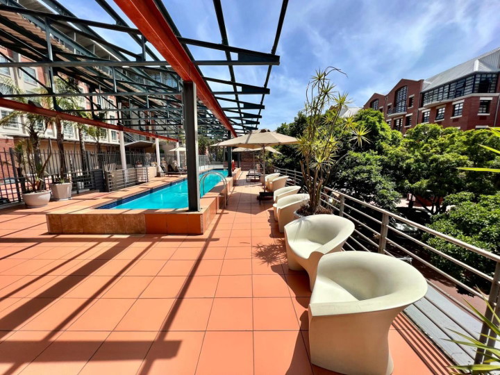No Load-shedding Spacious Apartment - Claremont