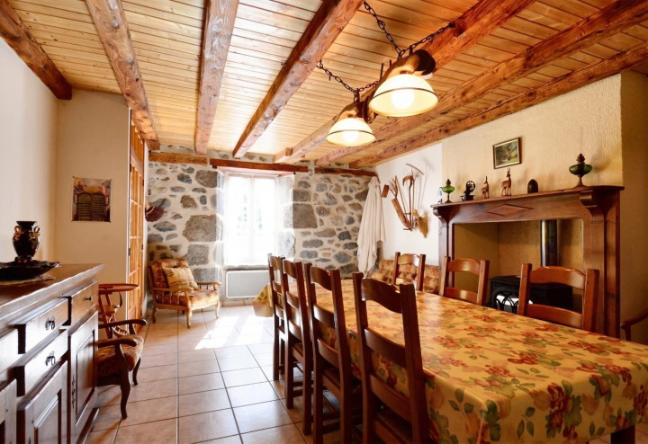 Maison Confortable Avec Vue Sur La Montagne à Le Fau - Département Cantal