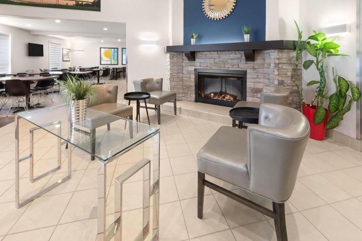 Super 8 By Wyndham Trois-rivieres - Trois-Rivières