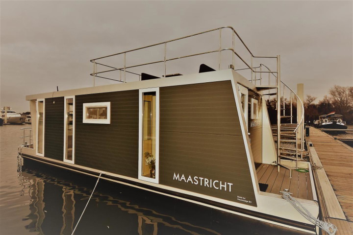 Cozy Floating Boatlodge "Maastricht". - Lanaken