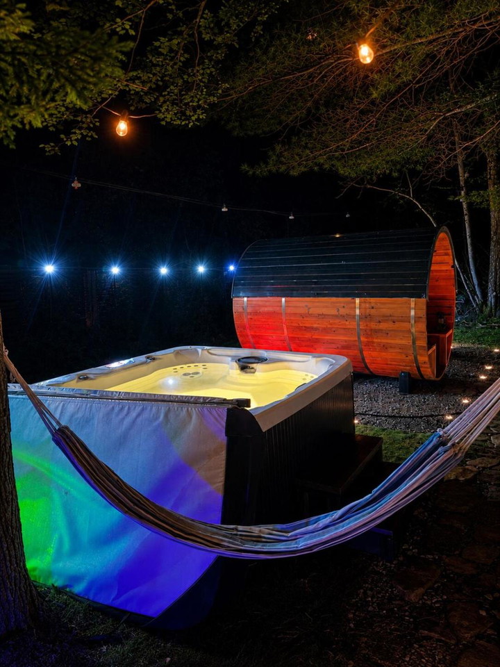 Golden Deer Lodge Hot Tub Sauna Sleeps 12 - Pennsylvania