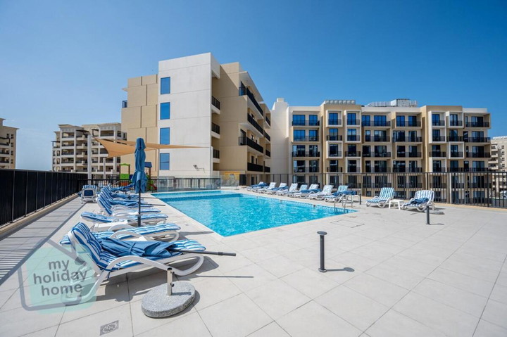 Stylish & Spacious 2 Br, Rooftop Pool & Gym, Dedicated Workspace - Ras Al-Khaimah