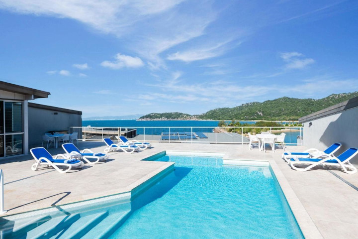 Aquatic Dreaming At 1 Bright Point, Nelly Bay Magnetic Island - Magnetic Island