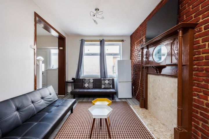 Head-on-beds -Dagenham Larger Groups With Free Parking - Hertfordshire