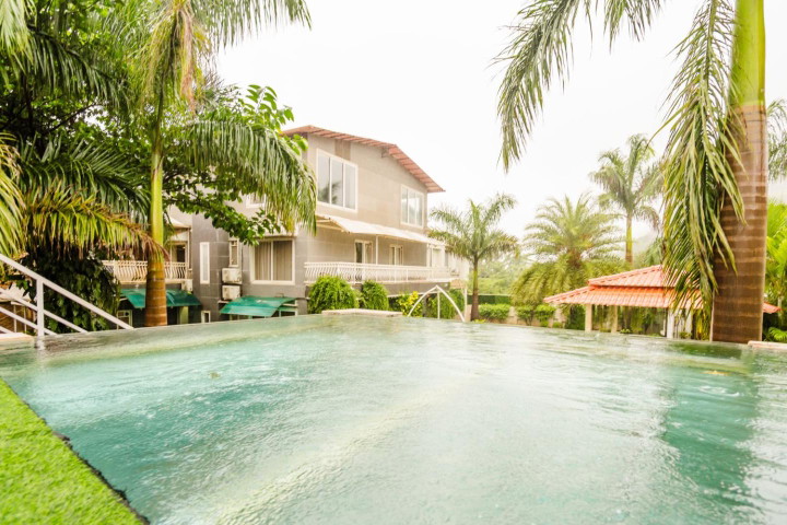Elivaas Signature Moonstone Meadows Suite By Alaya Stays With Shared Pool, Garden, Gazebo, & Jacuzzi - Lonavala