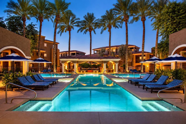 Luxury Condos By Meridian Condoresorts- Scottsdale - 스코츠데일