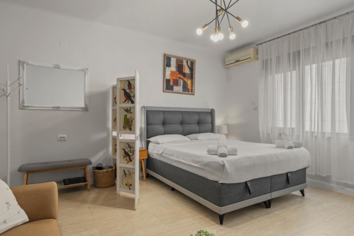 Upscale Studio, Walking Distance From The Old Town - Bucharest