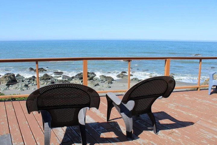 Ocean Front Cabin 16, Jacuzzi & Incredible Views - Brookings, OR