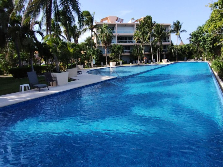 Secret Waters 104 - Puerto Aventuras