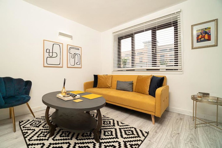 Stylish City Pad With Free Private Parking - Glasgow
