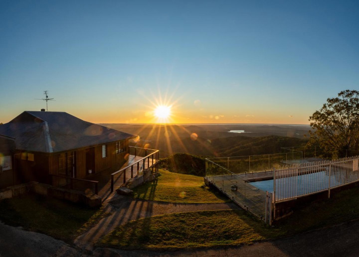 Horizon View House - Glass House Mountains