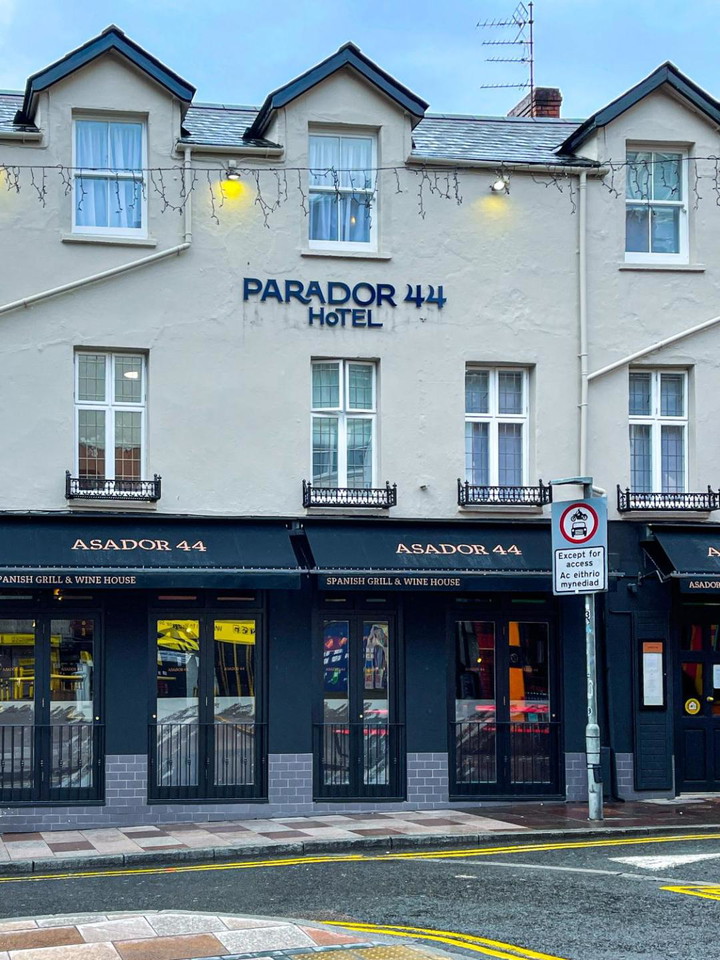 Parador 44 - Cardiff