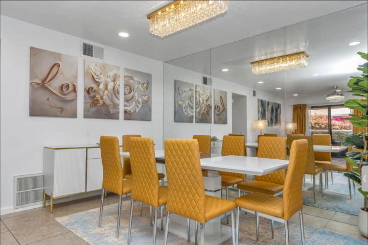 Bright And Stylish Downtown Condo 4 Beds, 2br And 2ba - Palm Springs, CA