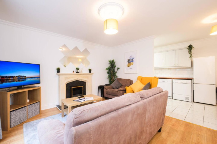 Stylish City Centre Townhouse, Sleeps 12 With Parking - Galway