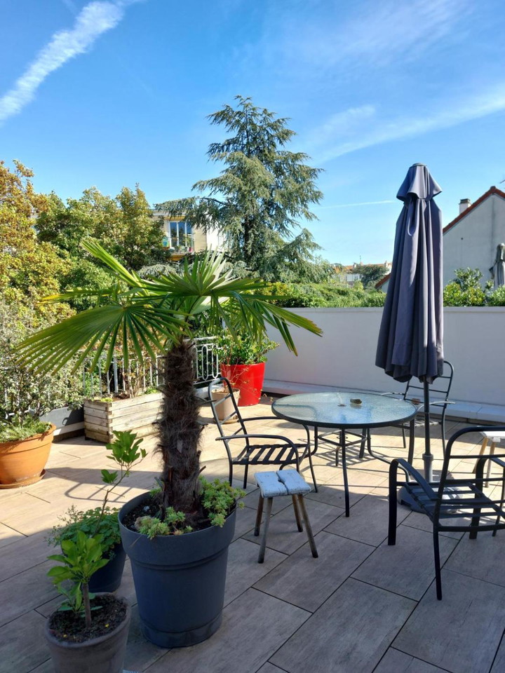 Chambre Avec Mezzanine Dans Une Maison D'artiste - Boulogne-Billancourt