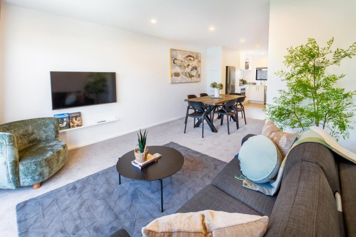 2 Br Home, Walk To City & Stadium - West Coast