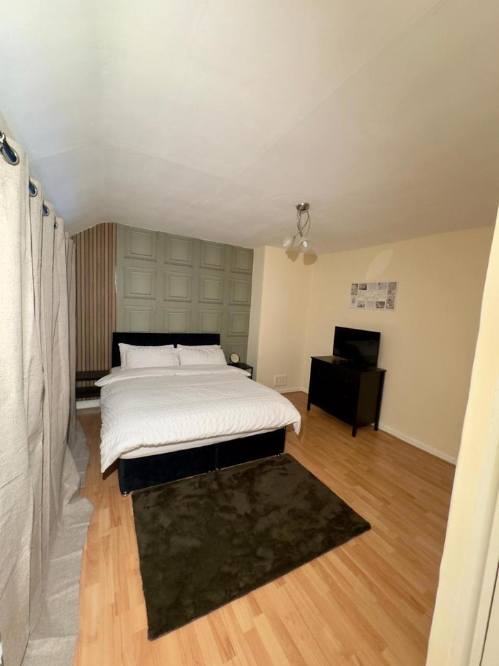 Cozy Osborne Square - Brentwood