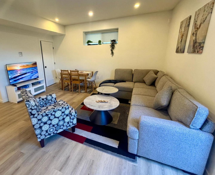Happy Villas- Luxurious Stylish Spacious 2br Private Suite - Langley, BC